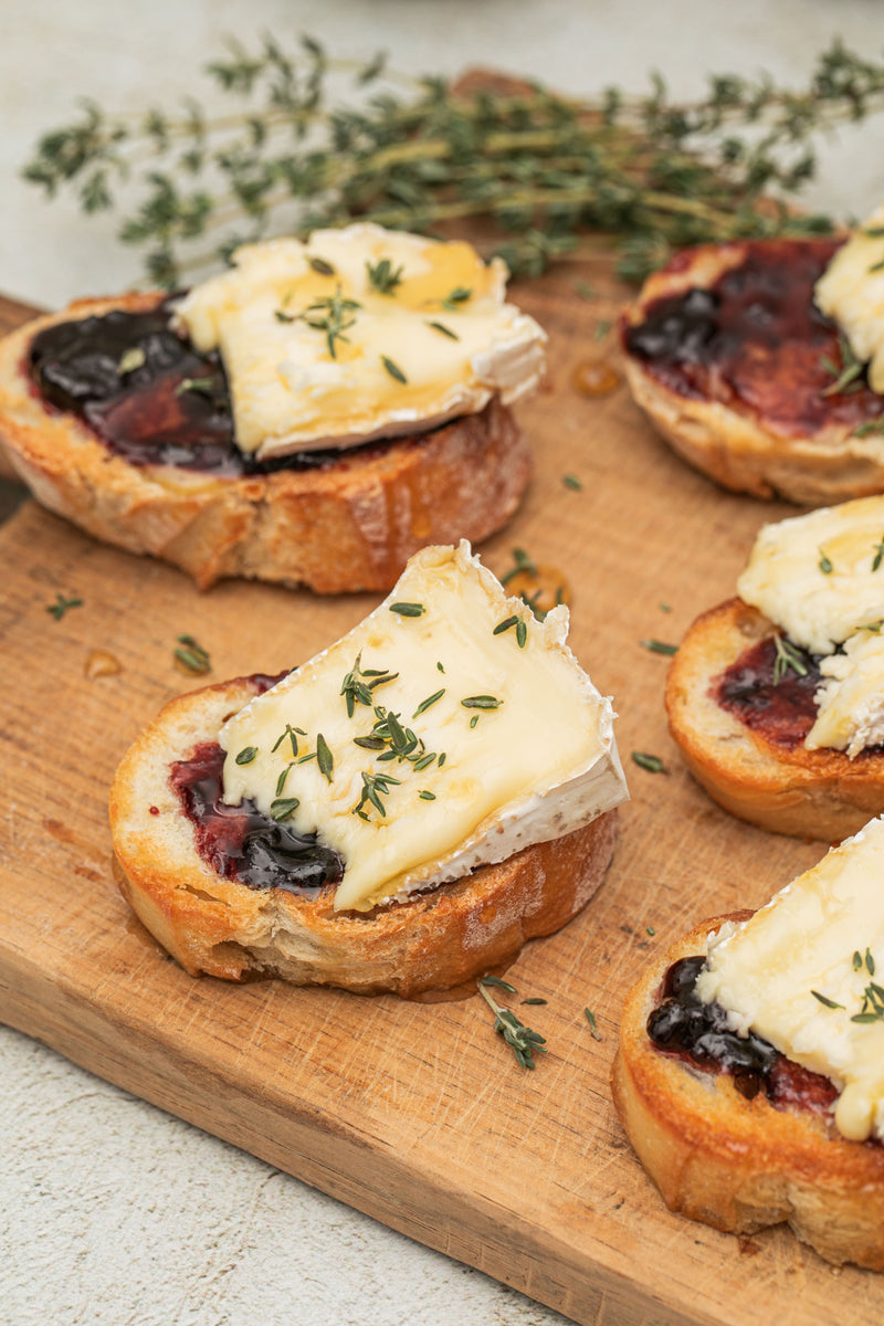 Marionberry Crostini with Mt Tam – Cowgirl Creamery
